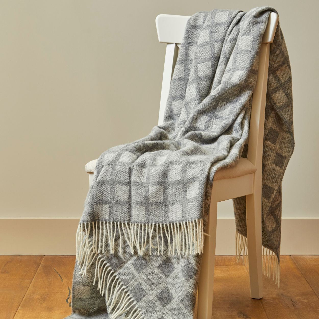 Tweedmill Manhattan Throw - Dove – KindleHouse